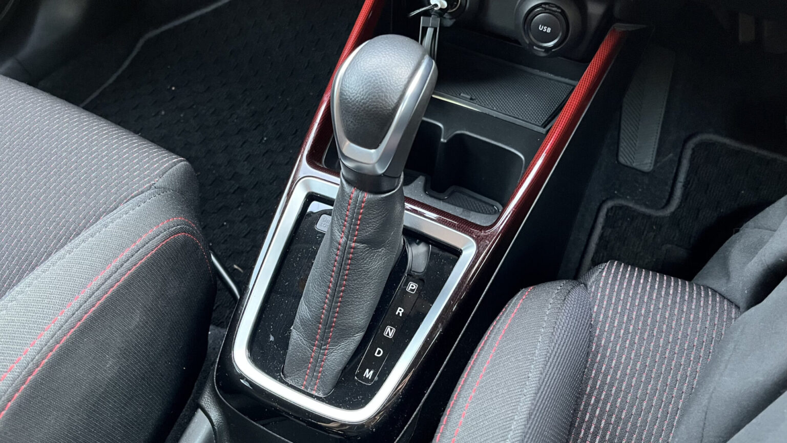 【ZC33S】納車後に買ってよかったおすすめ用品7選｜後悔しない装備 - ZC33Sスイフトスポーツ徹底解説ブログ｜Pen Drive